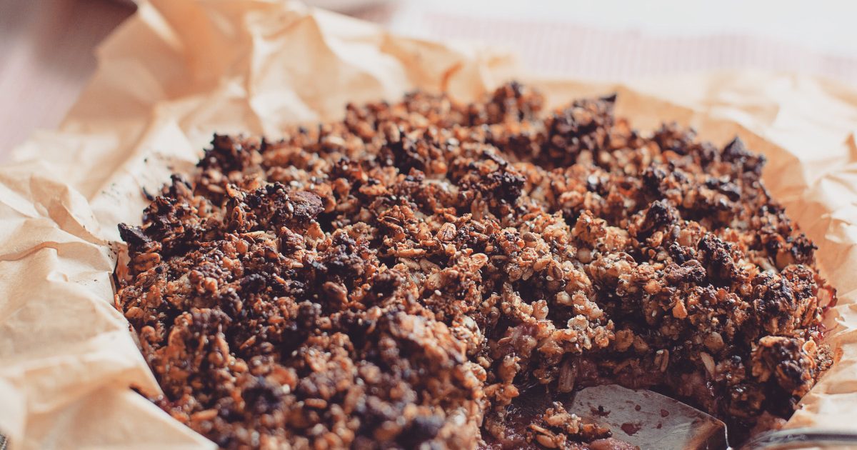 Liv Nutritious | Spiced Rhubarb Breakfast Crumble.